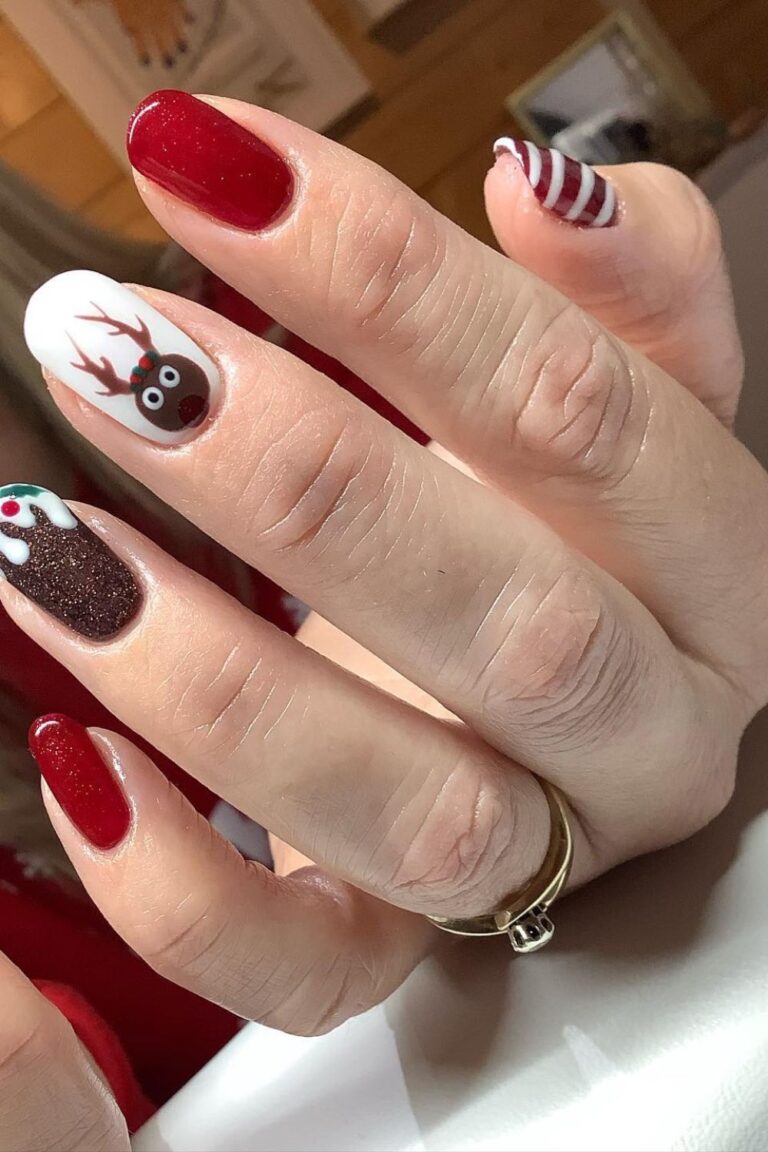 47 Christmas Gel Nail Designs to Spark Your Holiday Spirit