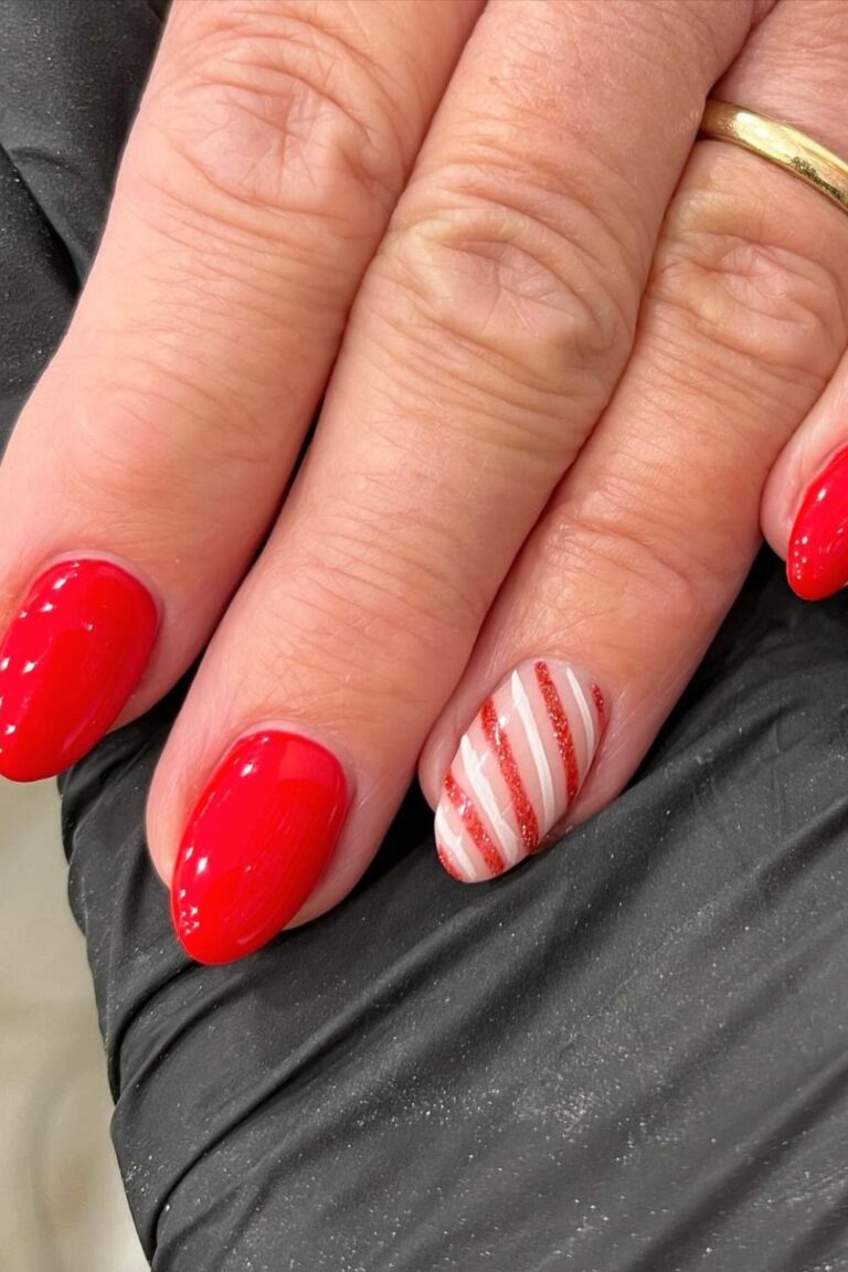 35 Simple Christmas Nail Designs for a Festive Look in 2026