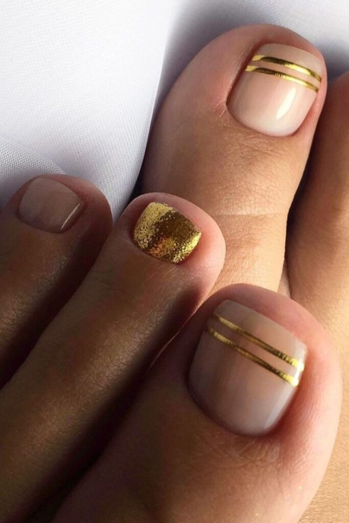 35 Winter Toe Nails to Keep Your Style Frosty and Fabulous