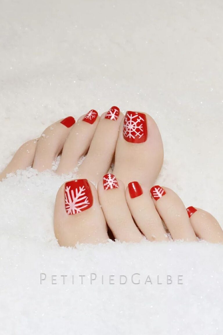 35 Winter Toe Nails to Keep Your Style Frosty and Fabulous