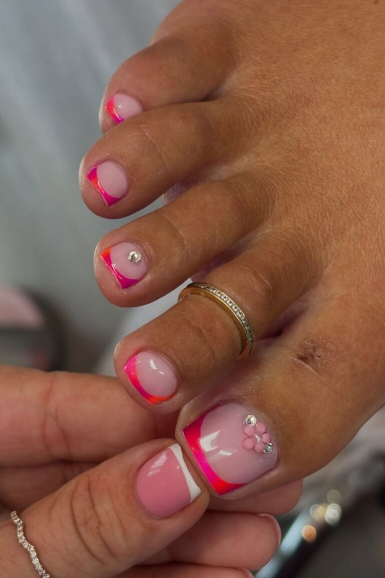 23 Trendy Spring Toenail Colors for a Fresh Seasonal Look