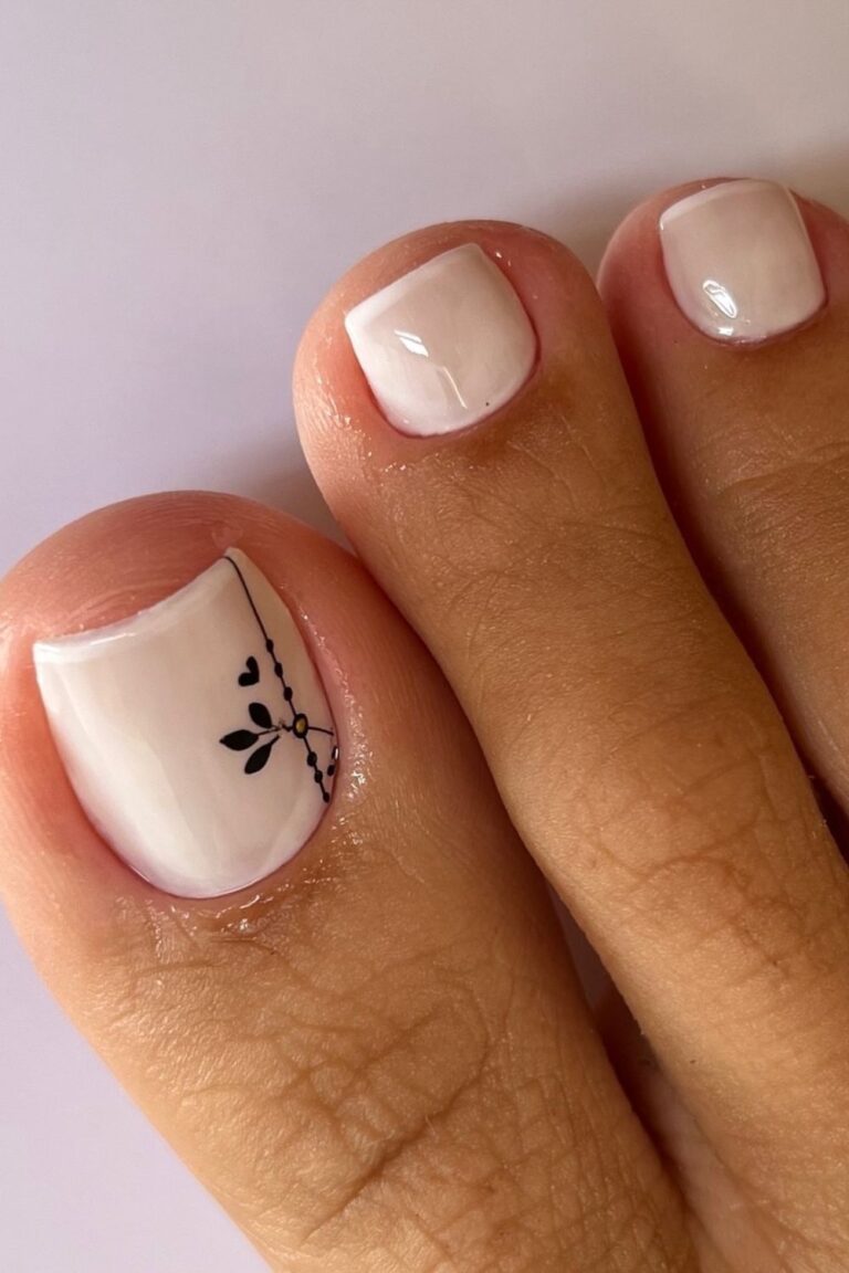 31 Fresh & Trendy Spring Toenail Designs to Try This Season