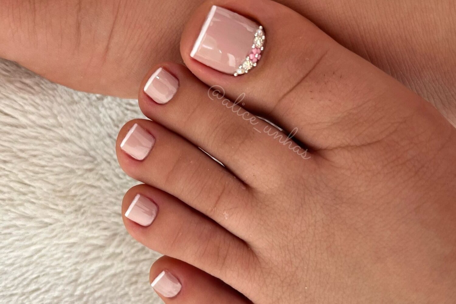 31 Fresh & Trendy Spring Toenail Designs to Try This Season