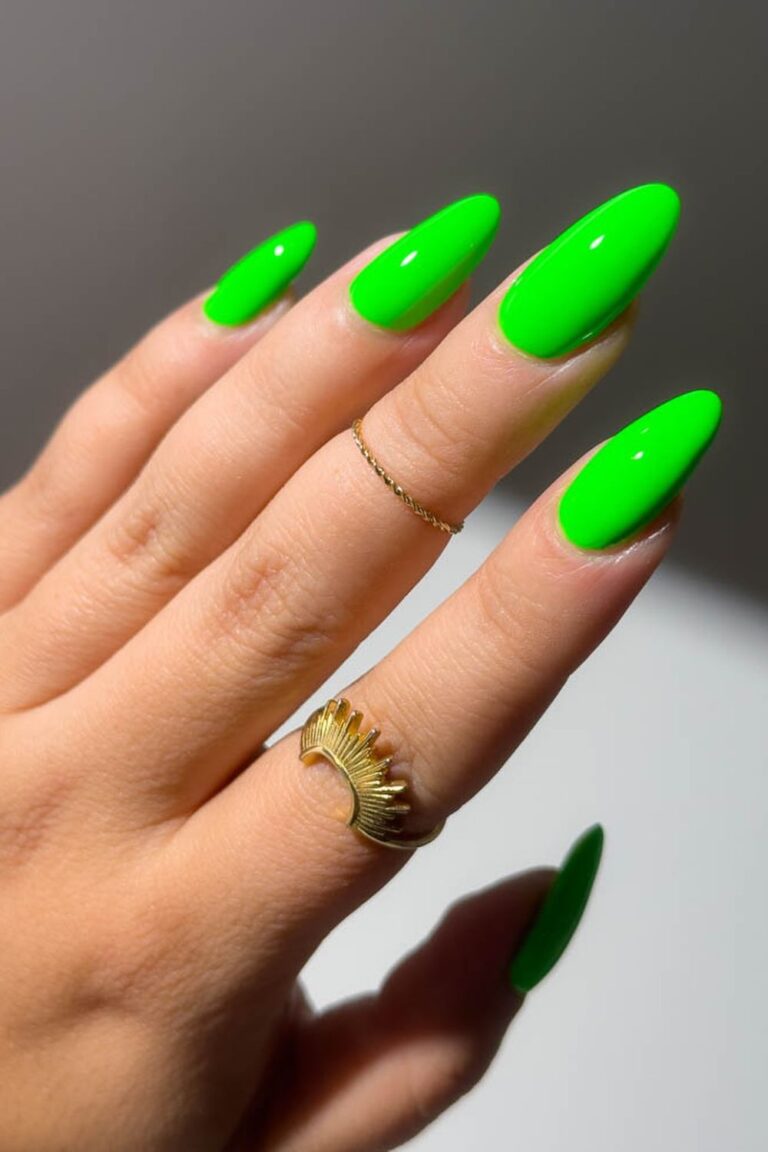 Fresh and Trendy Green Summer Nails to Try This Season