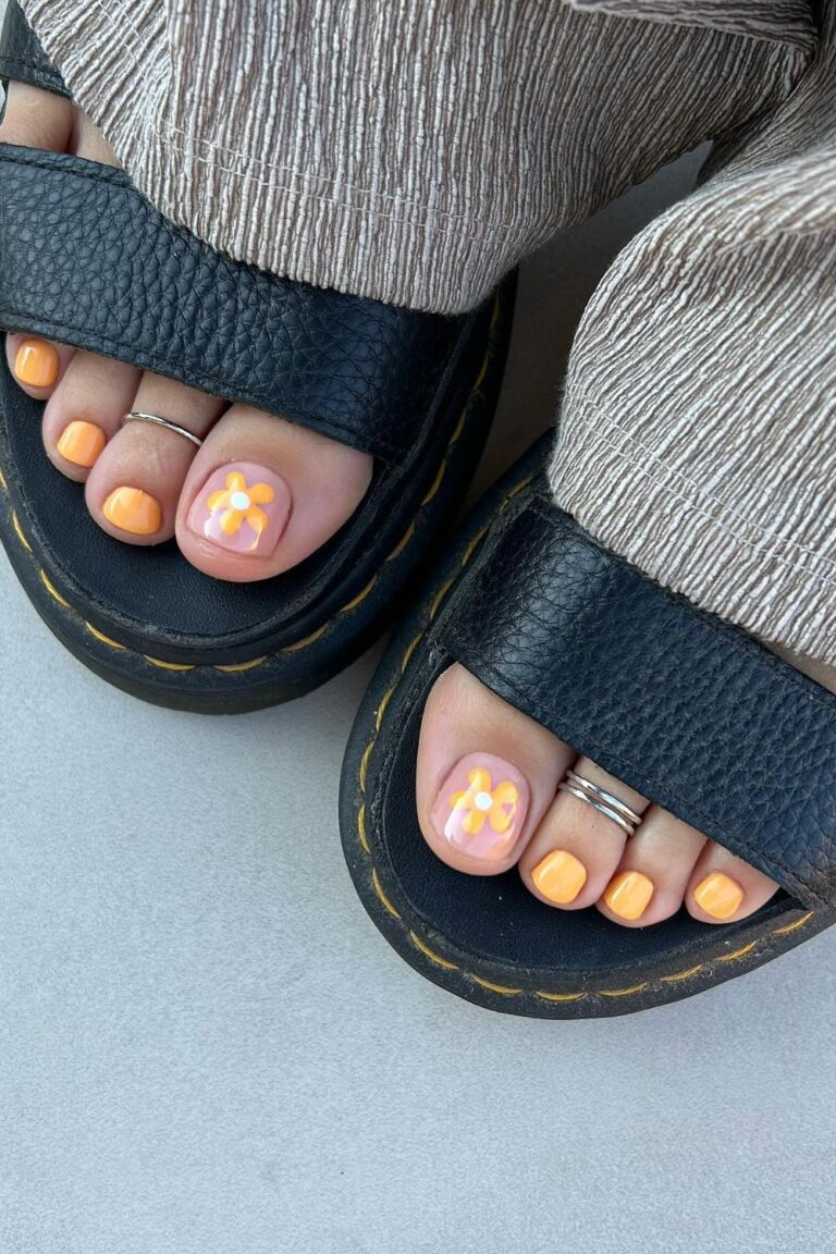 28 Fall Toe Nails: Cozy, Stylish Looks for the Season