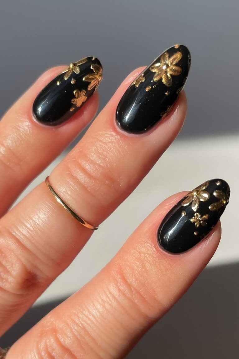 28 Gold Nail Designs That Shine with Elegance and Style