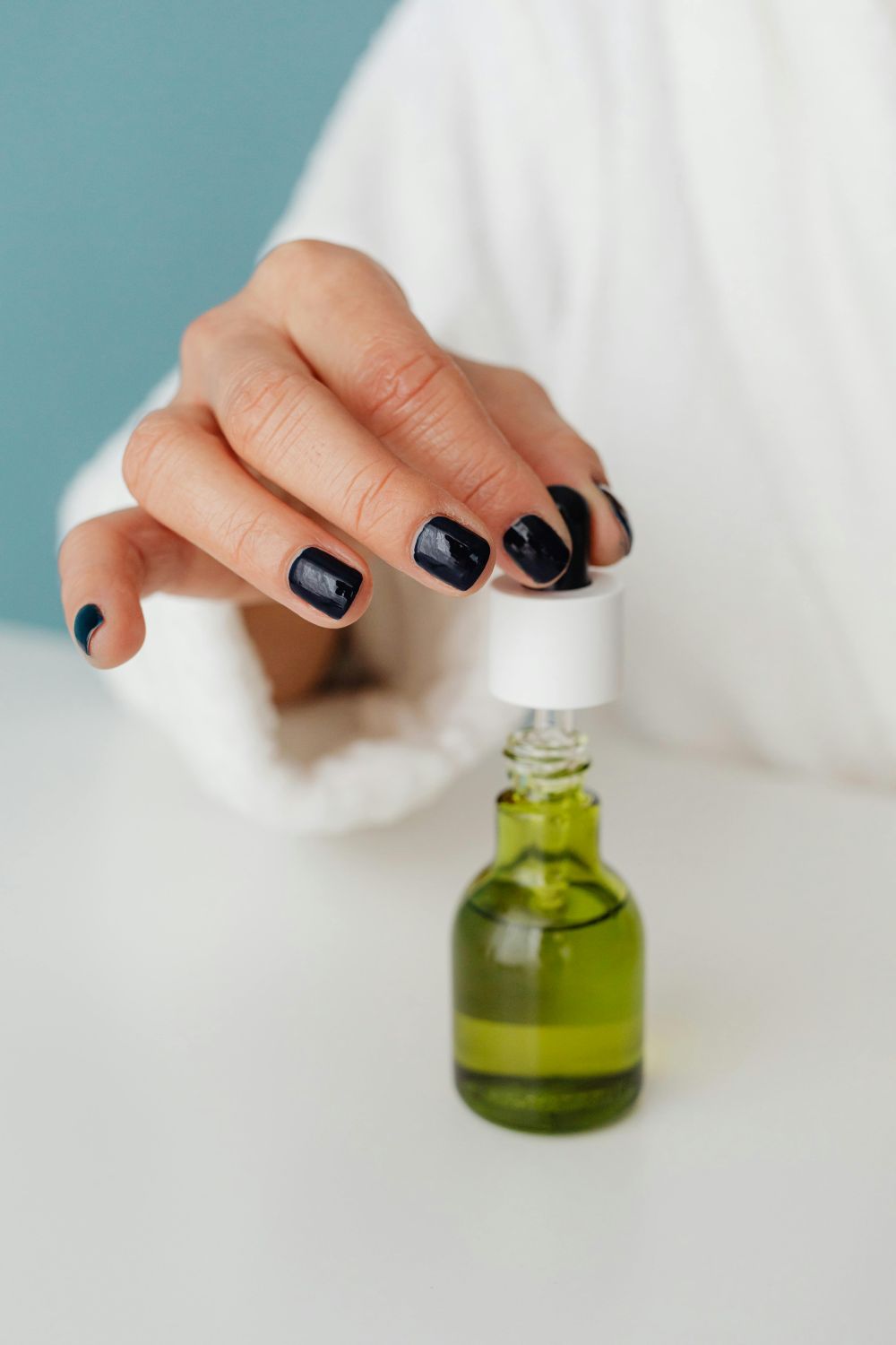 4 Homemade Nail Growth Serum Recipes to Grow Nails Stronger