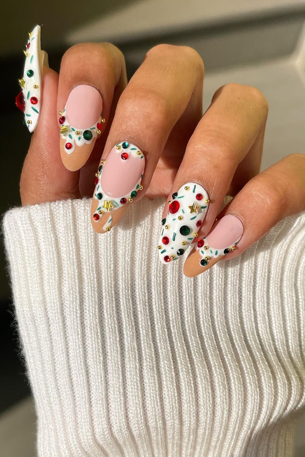 21 Gingerbread Nails to Try This Holiday Season