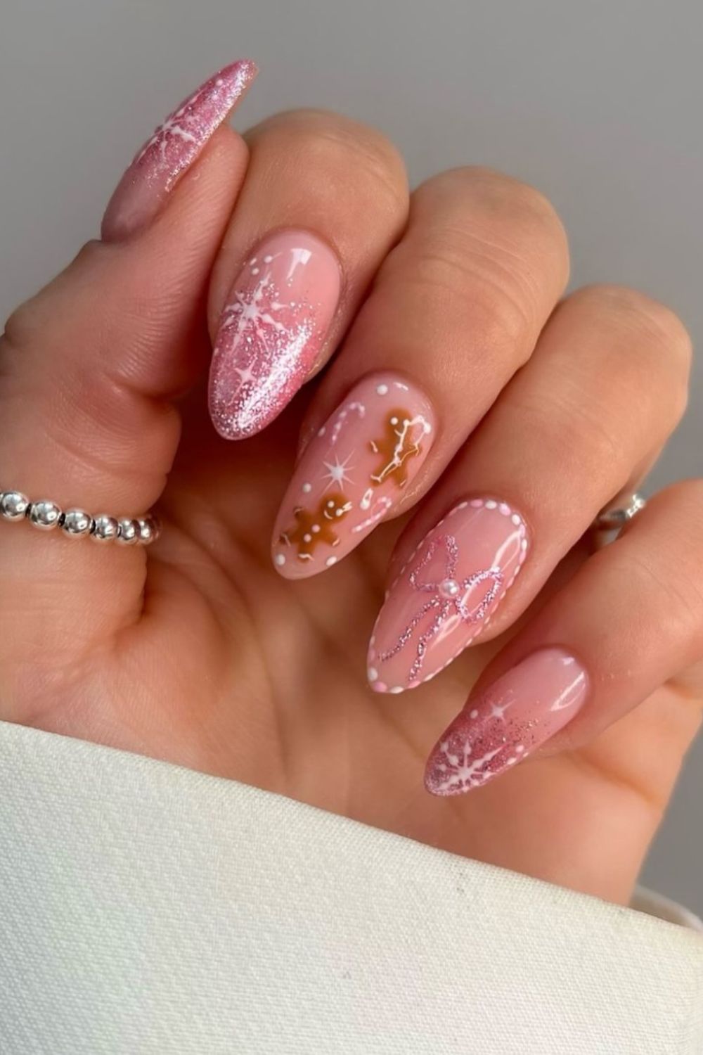 21 Gingerbread Nails to Try This Holiday Season