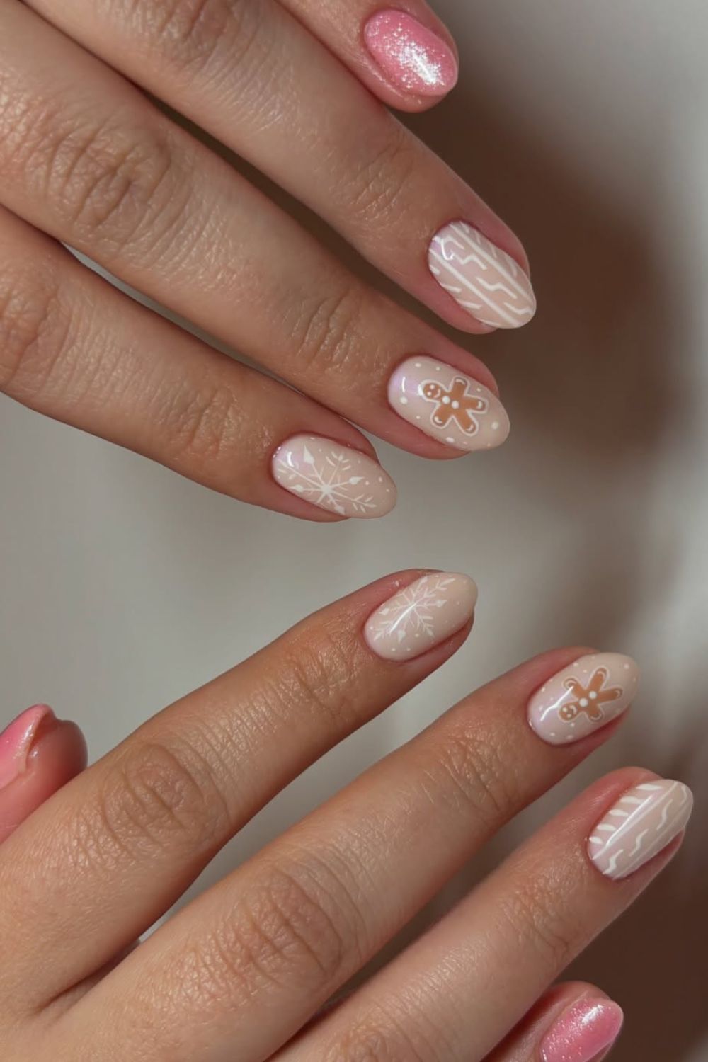 21 Gingerbread Nails to Try This Holiday Season