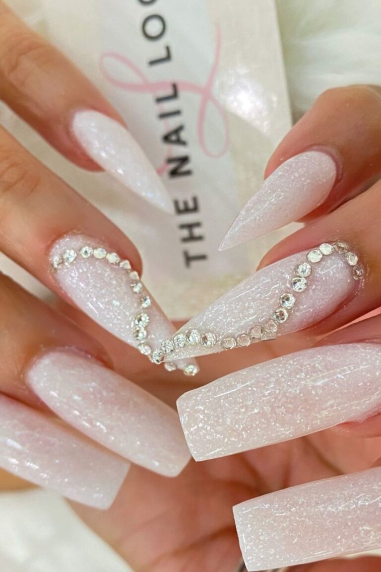 27 White Glitter Nails That Add Instant Elegance to Your Look - Glam ...